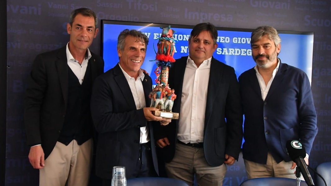 Al via il torneo di calcio La Nuova Sardegna, Gianfranco Zola padrino dell'iniziativa in ...